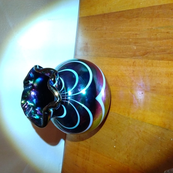 Art | Vintage Iridescent Carnival Hand Blown Feathered Art Glass Vase ...